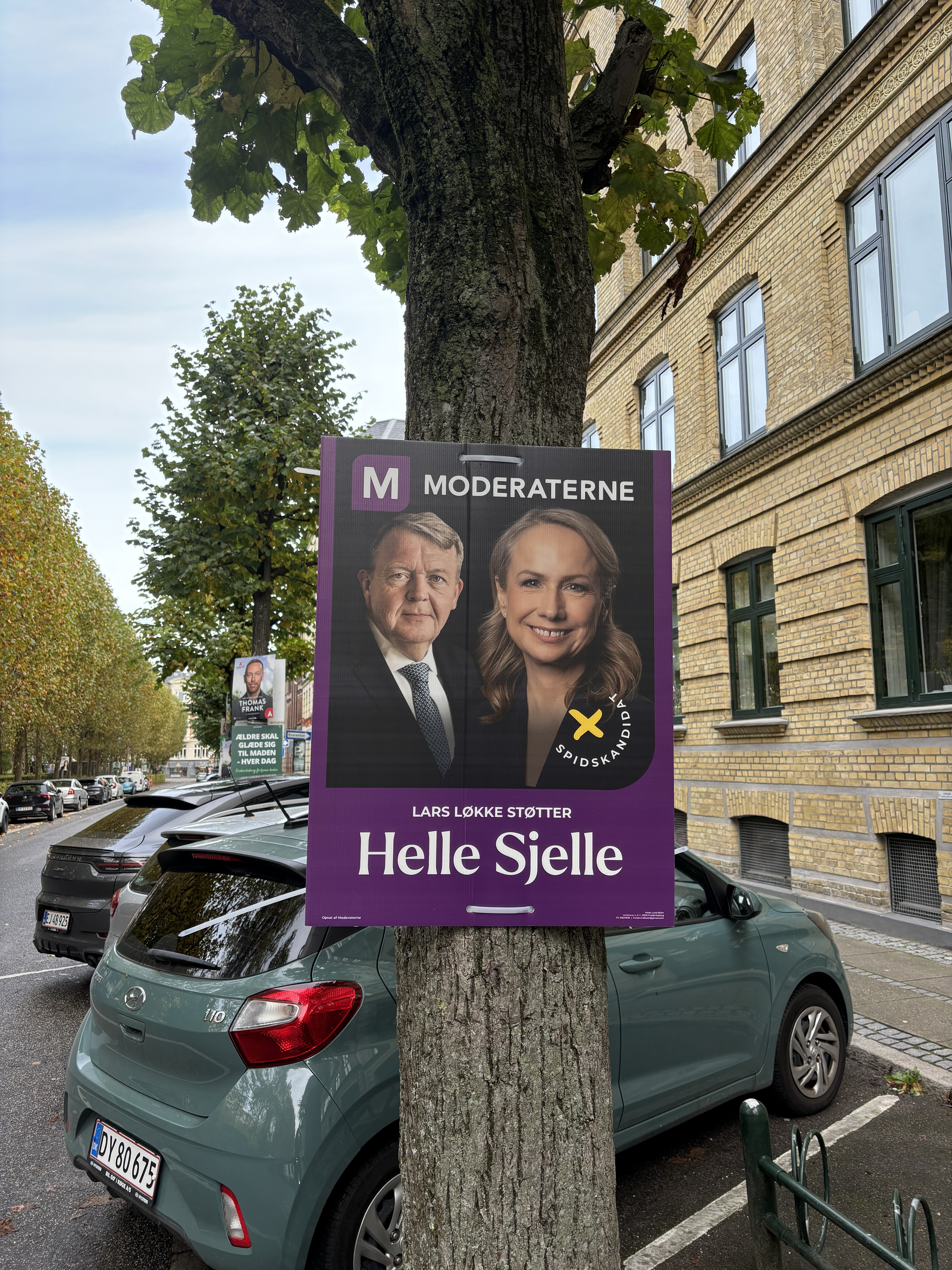 De er ikke på valg - alligevel fylder partilederne alt i valgkampen ...