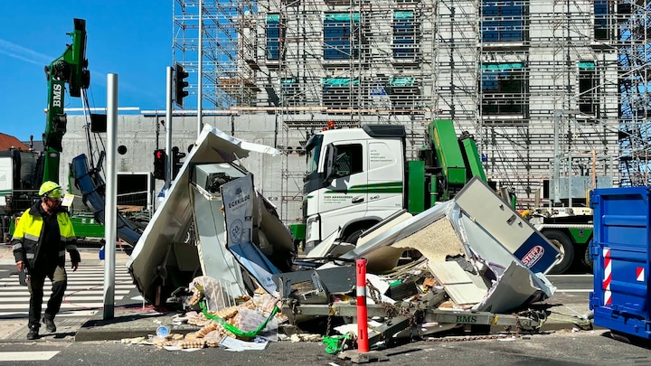 12 opgange berørt af brand i københavnsk bydel - ingen tog stopper på ...