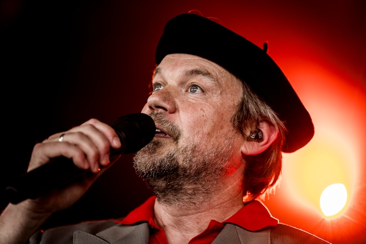 Der var ingen hjemme, da Peter Sommer bankede på hos naboen. Det ...