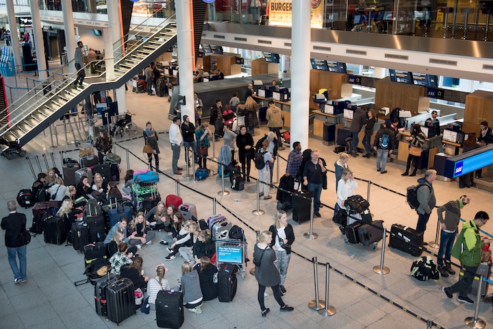 Flypassagerer får nye rettigheder: Gratis håndbagage og familiesæder ...