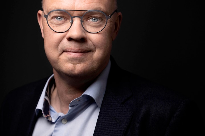 Millioner Milliarder: Milliardærdirektør stopper. Nu vil han sejle en ...