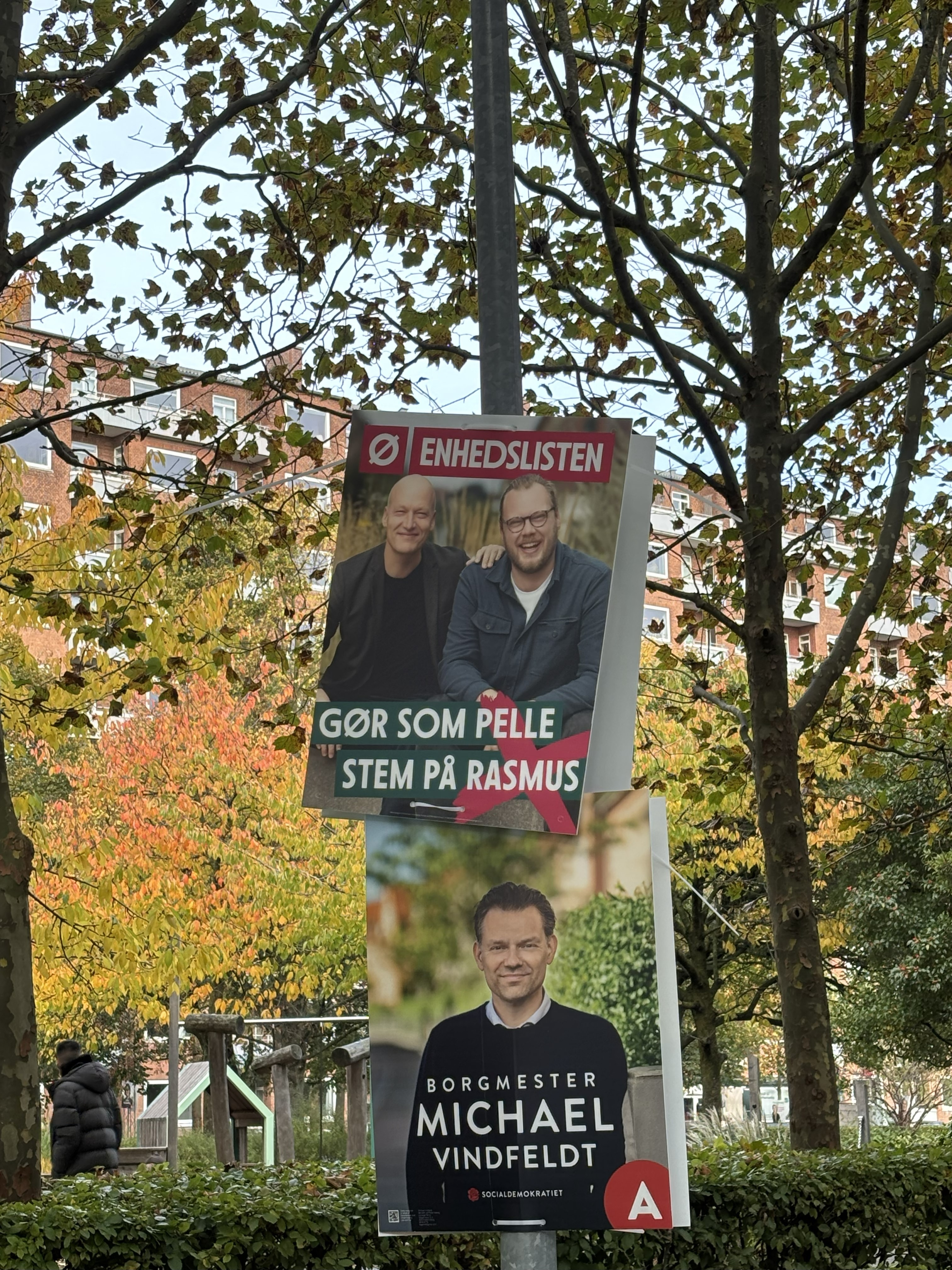 De er ikke på valg - alligevel fylder partilederne alt i valgkampen ...