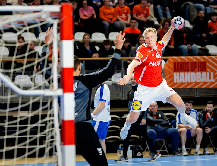 Canadas ishockeyherrer vinder VM-guld | Kort sport | DR