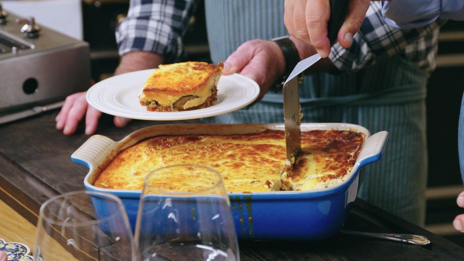 Moussaka med bagekartofler og aubergine | Mad | DR