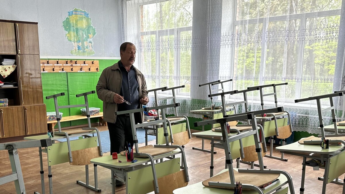 Ensom rektor på tom skole i Ukraine: 'Jeg kalder dem den tabte ...