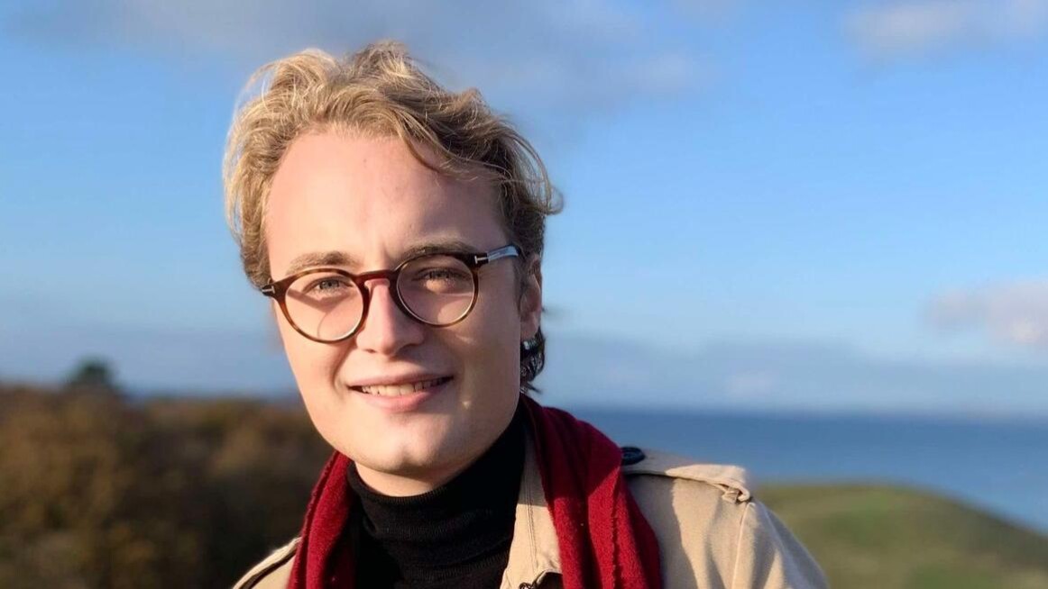 Carsten vil være præst og er imod homoseksuelle vielser i folkekirken ...