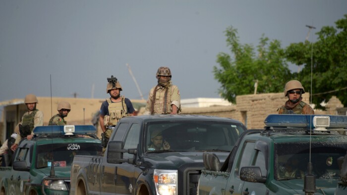 Mange soldater dræbt under Taliban-storm på base i Afghanistan | Udland ...