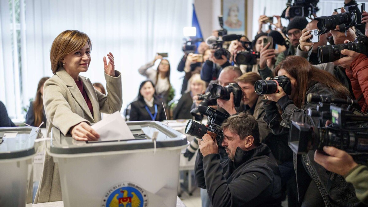 Øst og vest beskylder hinanden for valgsvindel i Moldova | Udland | DR