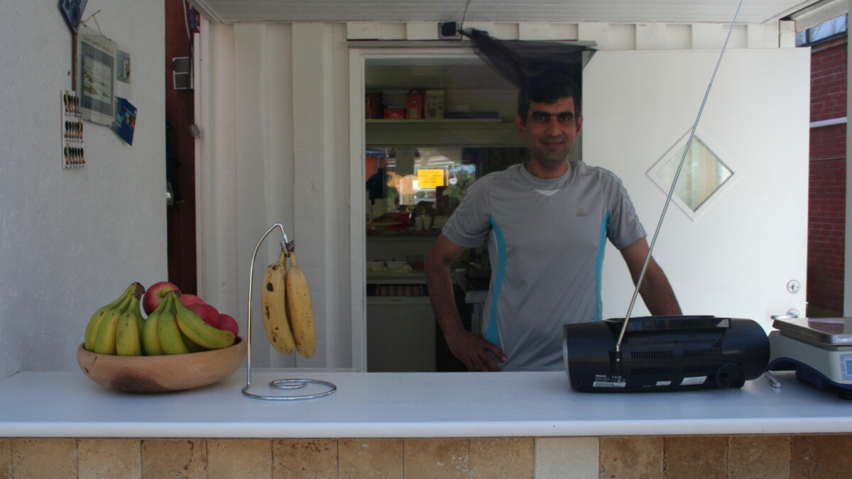 VIDEO Syriske David laver shawarma på Samsø | Ligetil | DR