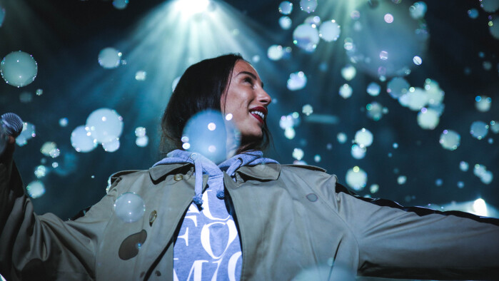 BILLEDER Pludselig dukkede Medina op i bøgeskoven | Festival | DR