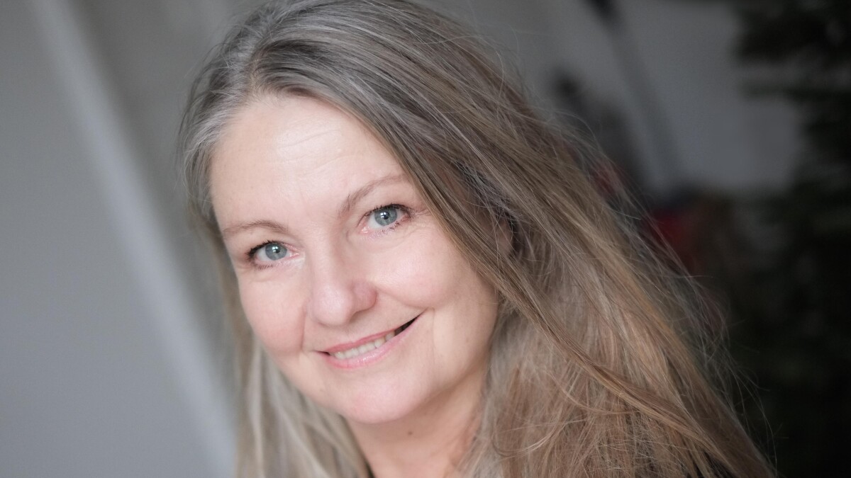 Feminist og forfatter: Vi opdrager ikke piger og drenge ens ...