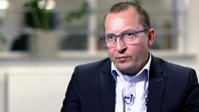 Lars er ansigtsblind og kan ikke genkende sin egen datters ansigt ...