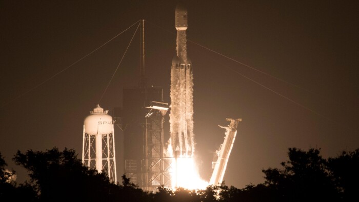 Elon Musks monster-raket sendt op i morges: 'En kæmpe succes for Space ...