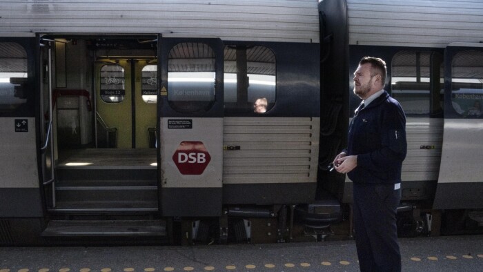 DSB's ansatte skal bære mundbind i myldretiden: 'Et rigtig godt og ...