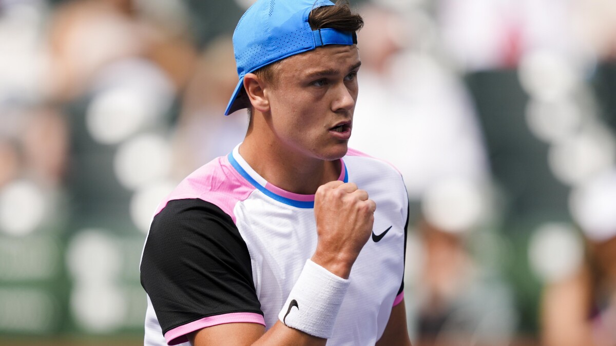 Overbevisende Holger Rune spiller sig videre i stor amerikansk turnering | Tennis | DR