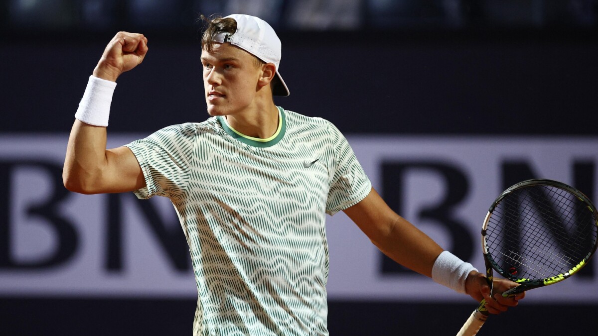 Storspillende Holger Rune slår sig sikkert videre i Rom | Tennis | DR