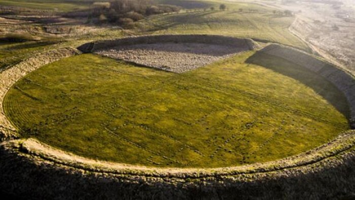 Nu begynder udforskningen af Danmarks nye vikingeborg | Historie | DR