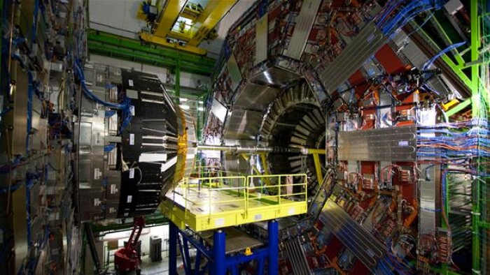 VIDEO Tag på 360 graders rundtur i verdens største partikelaccelerator ...