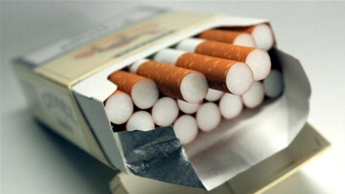 Eksperter: En pakke cigaretter bør koste 100 kroner | Indland | DR