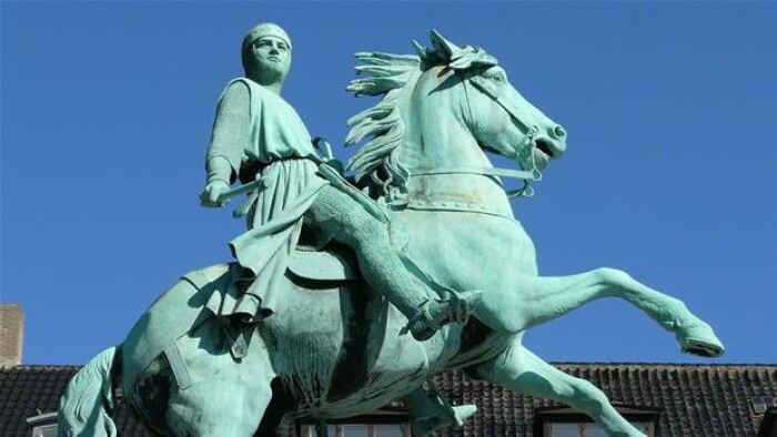 Absalon | Historie Mellemtrin | DR