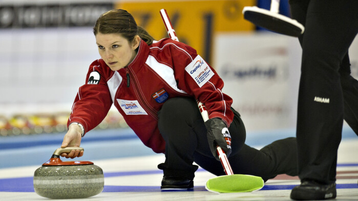 Trods VM-fiasko: Curling-kvinders OL-drømme ikke lagt på is | Sport | DR