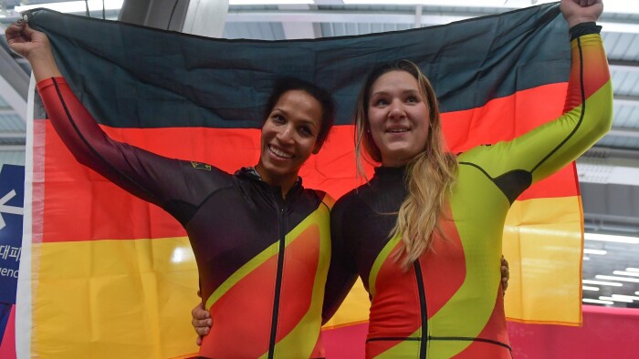 VIDEO Tyskland til tops i bob: Tidligere hammerkaster smider slæden i ...