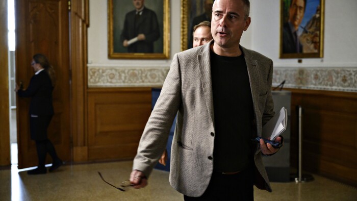 Henrik Sass Larsen: 'Jeg må sygemelde mig for at kunne blive helt rask ...