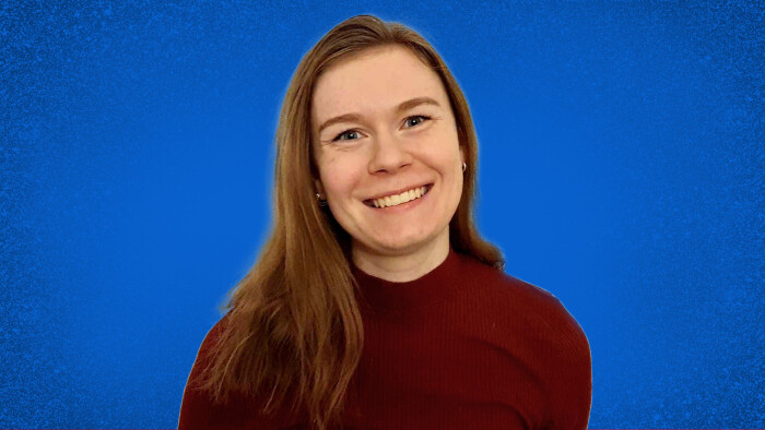 Benedicte står klar til at hjælpe, hvis der er brug for hende ...