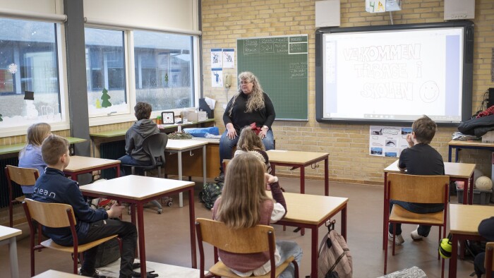Billeder af skolebørn kan ende på Facebook uden samtykke fra forældre | Østjylland | DR
