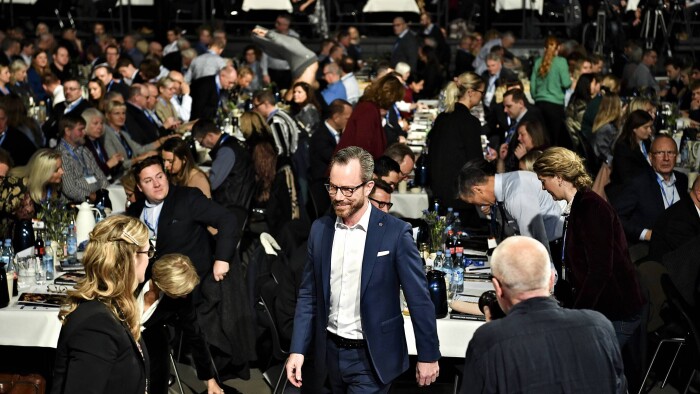Venstres bagland er splittet: Stærk opposition eller med i regeringen ...