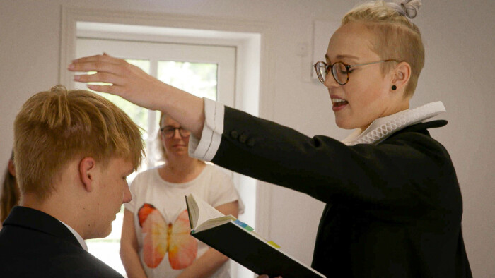 DR-serie: Nyuddannet præst skifter Nørrebro ud med Sejerø | Presse ...