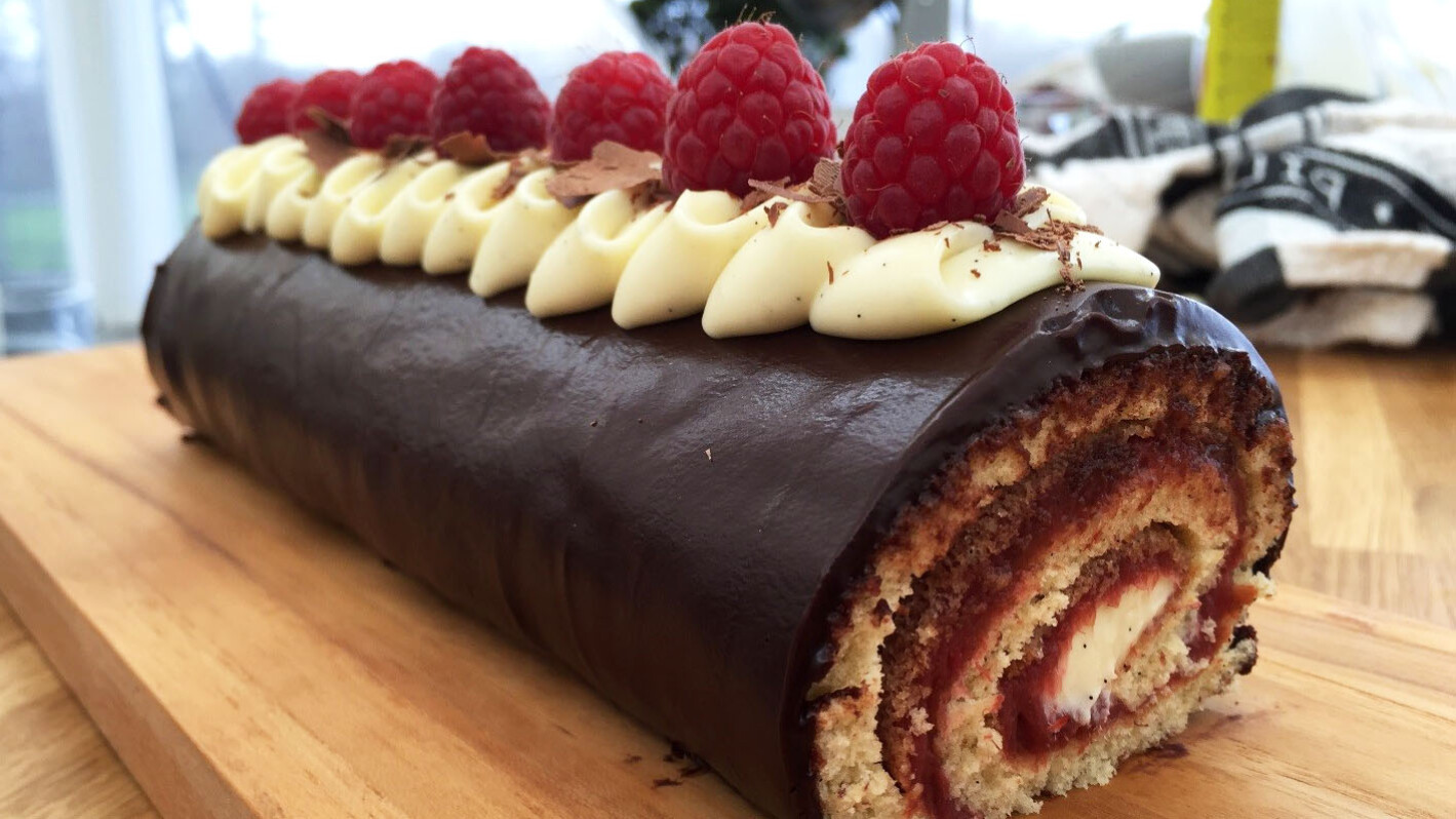 Roulade med rabarber | Opskrift | Den store bagedyst | Mad | DR