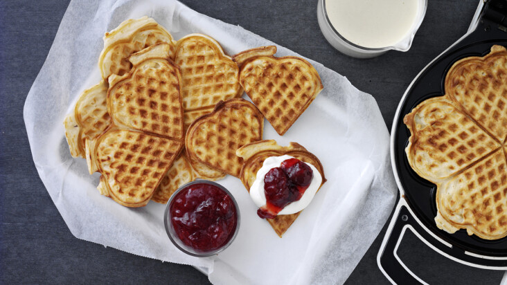 Sprøde vafler - Opskrift på vaffeldej til hurtige & nemme vafler | Mad | DR