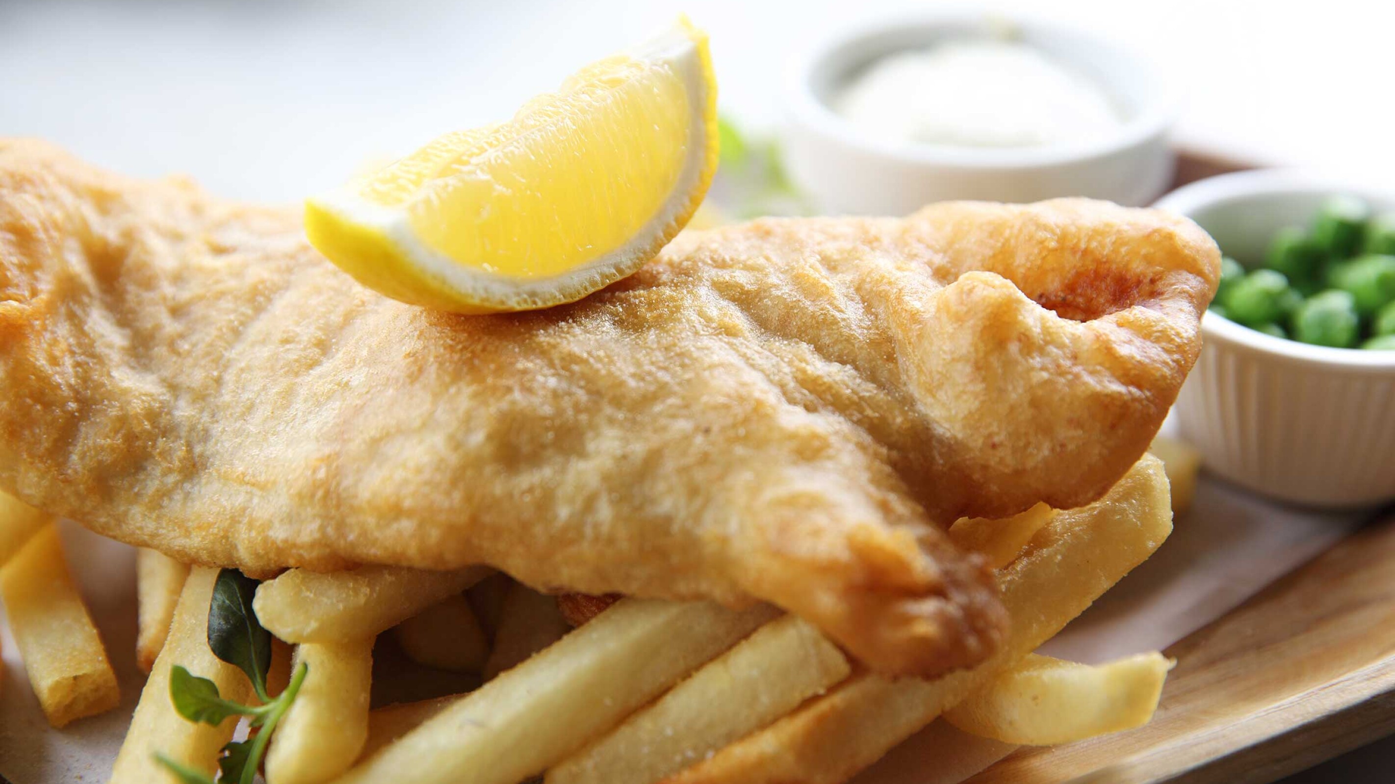 Fish and chips opskrift af brødrene Price - DR | Mad | DR