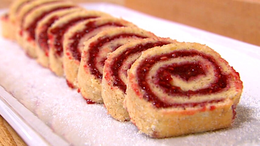 Lækker hindbærroulade - opskrift | Mette Blomsterberg | Mad | DR