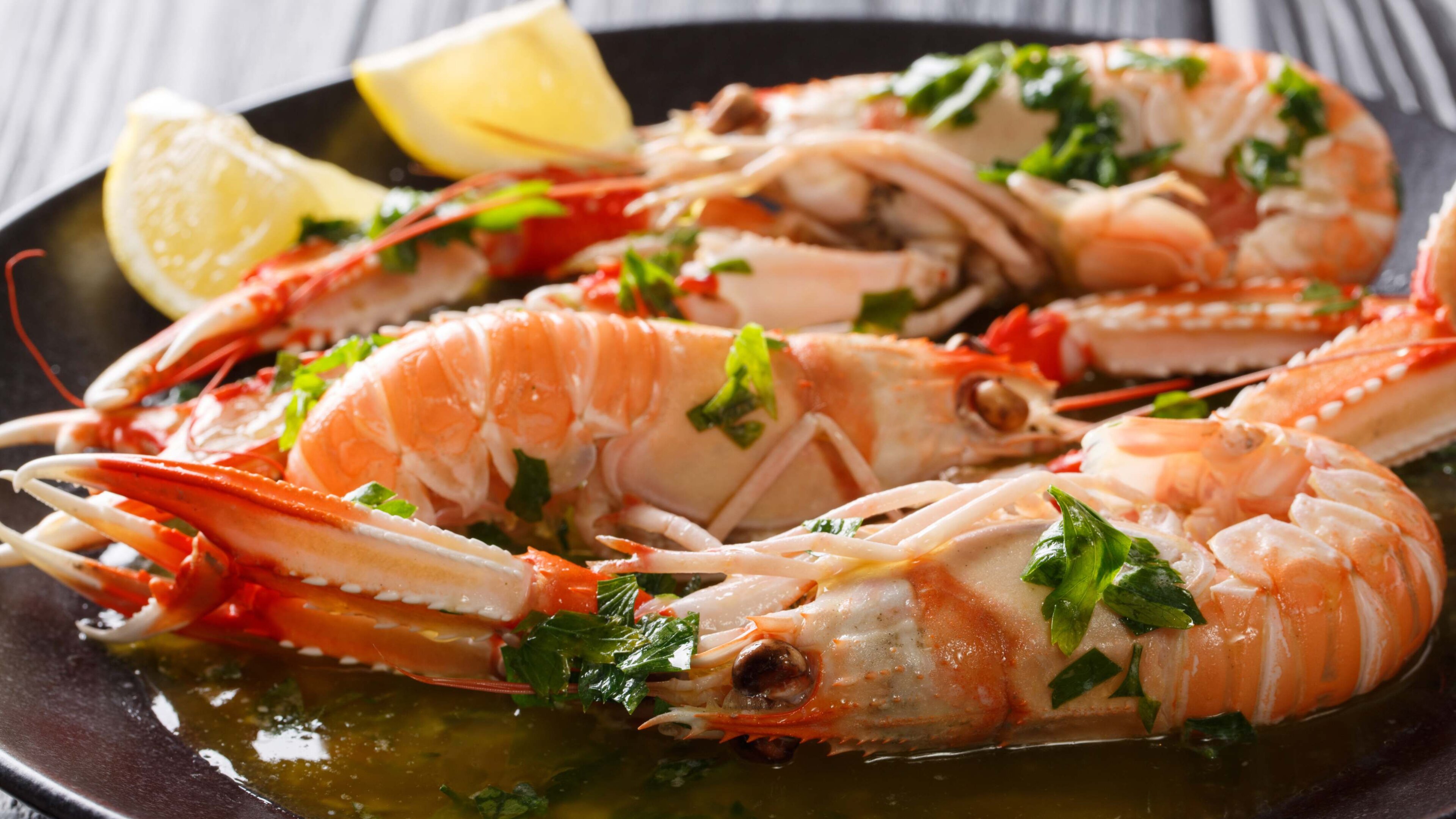 Grillet jomfruhummer - Få Brødrene Prices opskrift her | Mad | DR