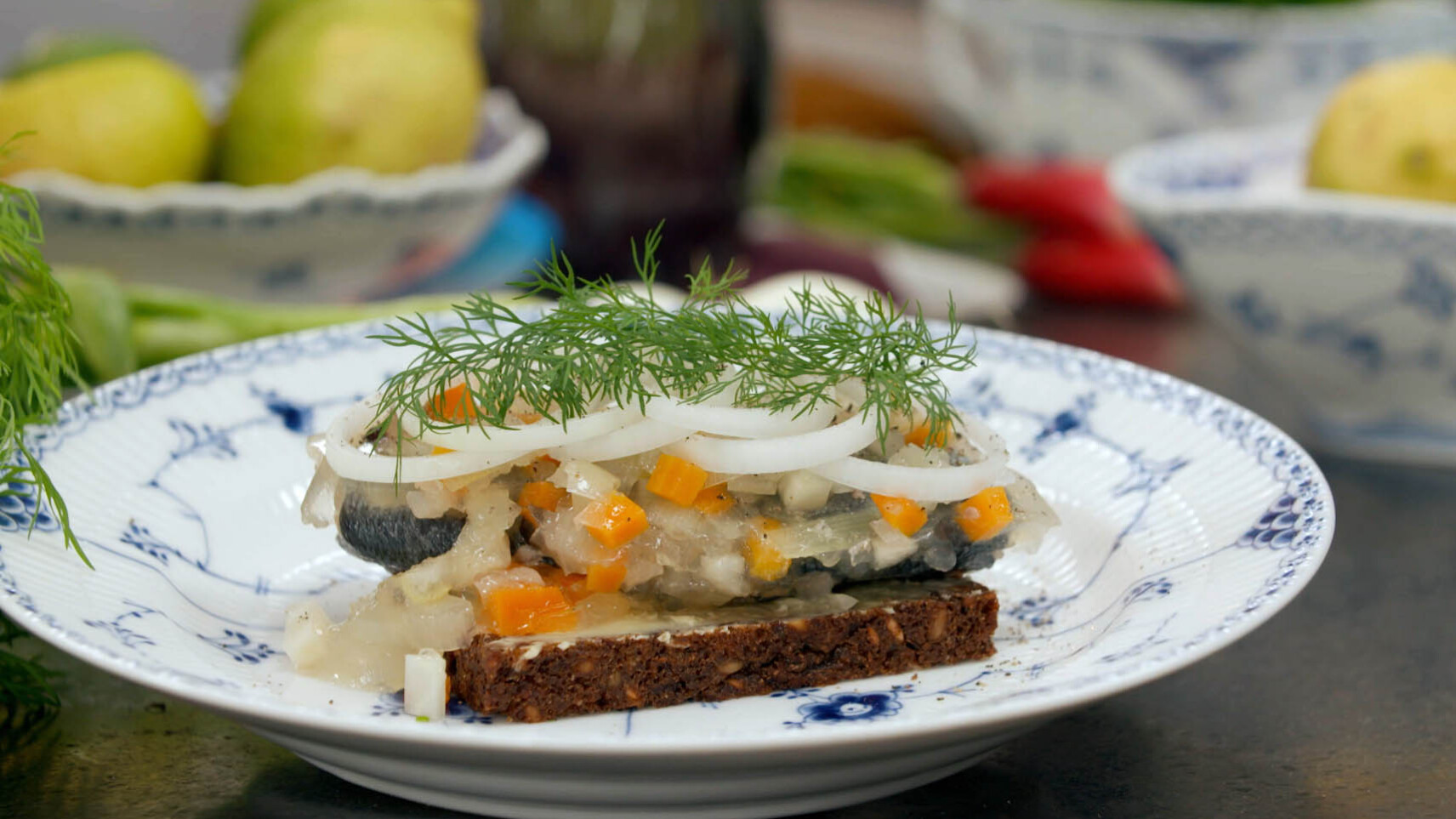 Kogt og syltet sild - opskrift | Spise med Price | Mad | DR