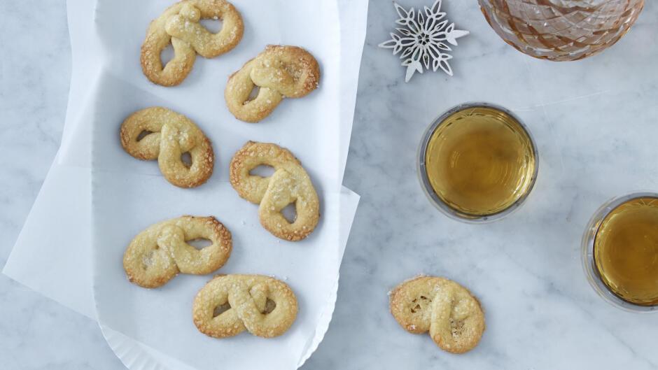 Sukker-kringler | Sprøde småkager med smør - Få opskriften her | Mad | DR