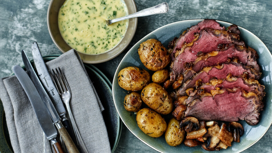 Oksefilet med bearnaise - opskrift - aftensmad | Mad | DR