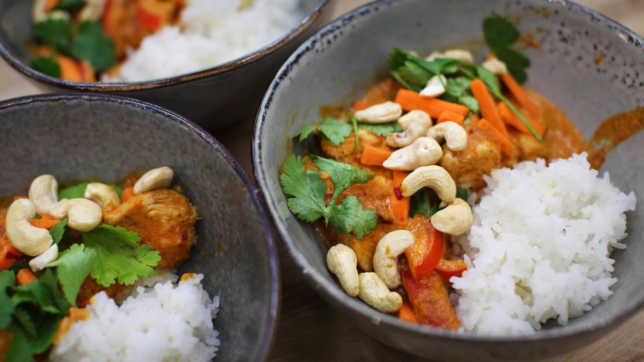 Thailandsk panang kylling - Få opskriften her | Maddysten | Mad | DR