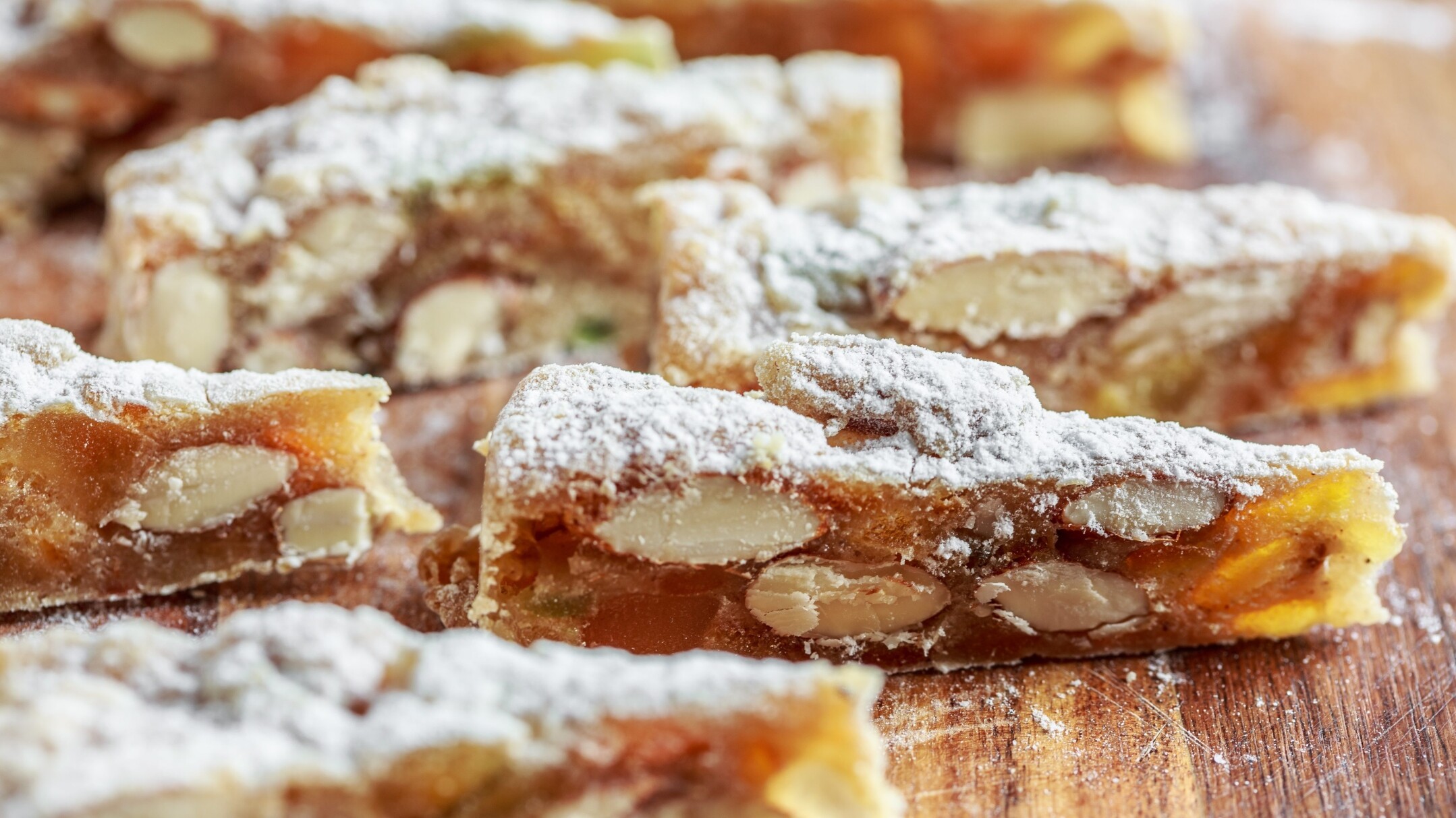 Panforte - Nem dessert. Få Brdr. Prices opskrift her | Mad | DR