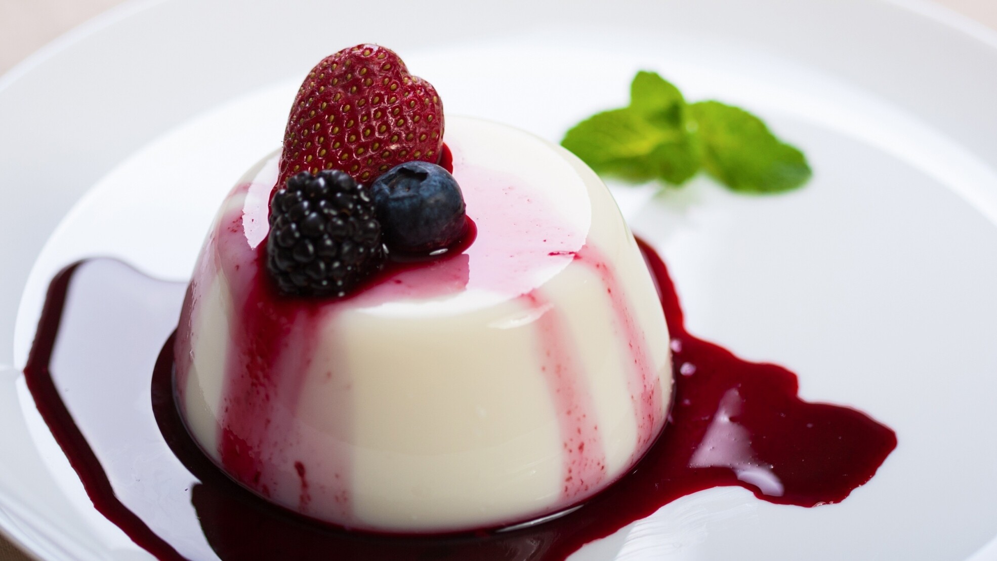 Panna cotta - nem - Få Brødrene Prices opskrift her | Mad | DR