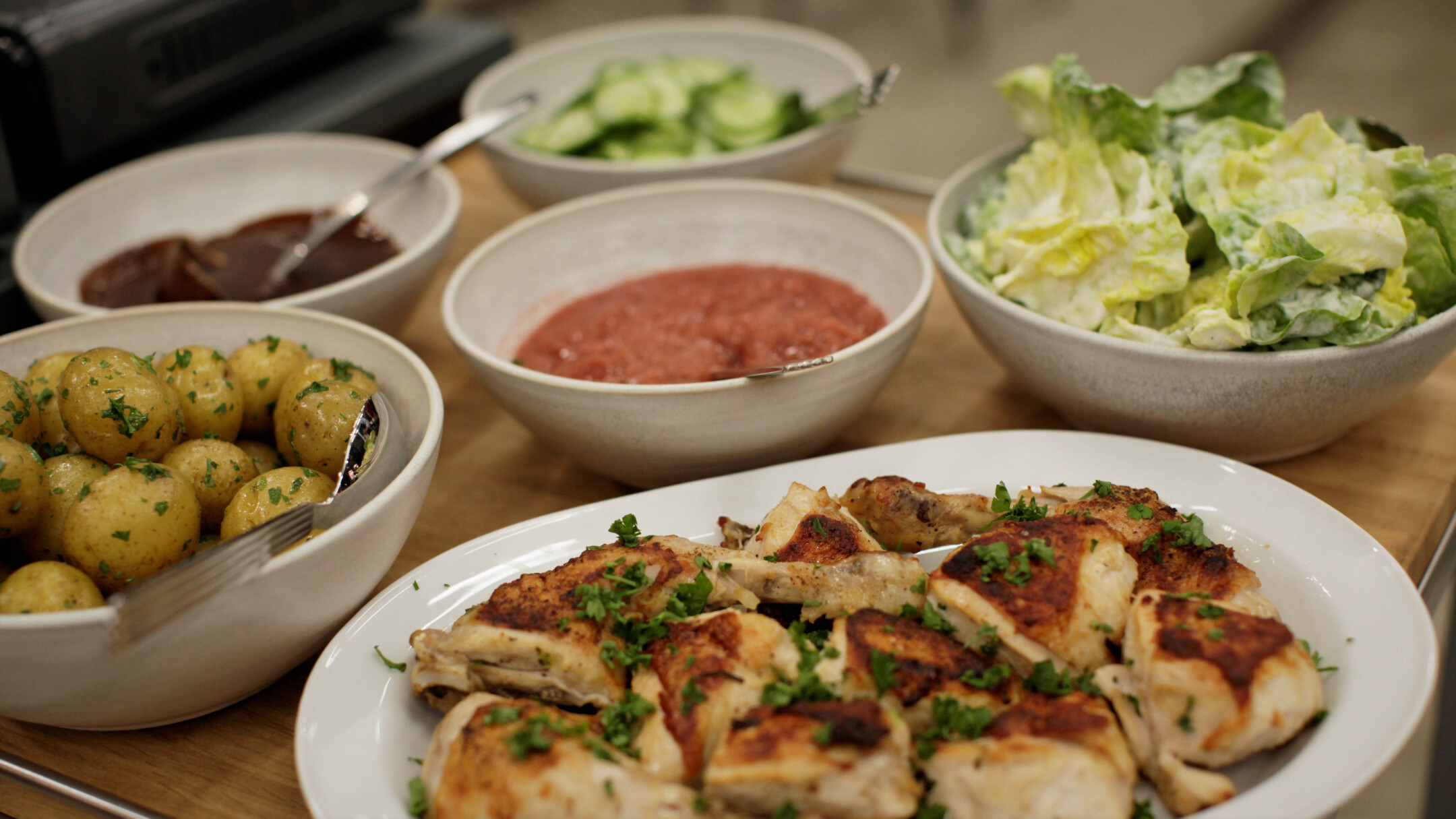 Ovnstegt kylling ala mormor - Få opskriften her | Maddysten | Mad | DR