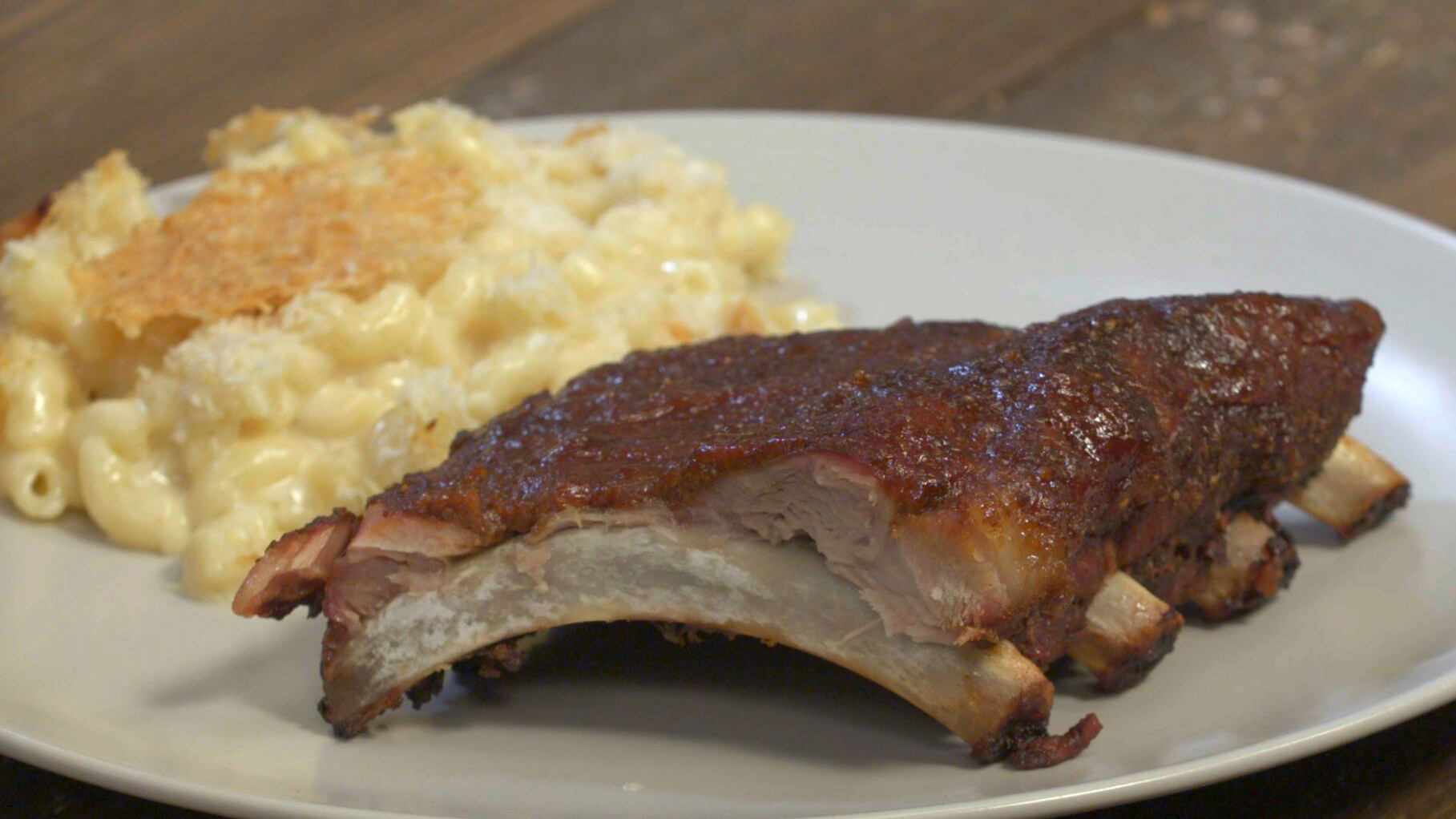 Barbecue ribs med mac 'n cheese | Mad | DR | Mad | DR
