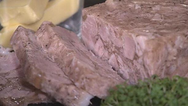 Klassisk sylte - Få Brdr. Prices opskrift her | Mad | DR