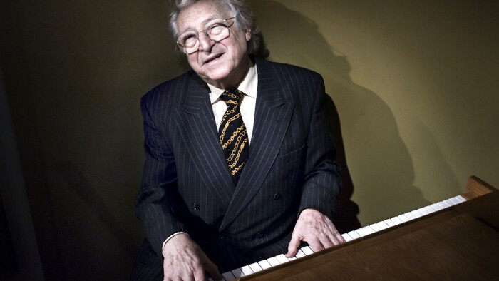 Den danske entertainer Simon Rosenbaum er død | Kultur | DR