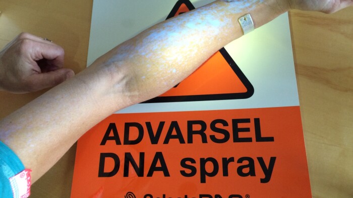 DNA-spray i butikker gør livet svært for røvere | Sjælland | DR