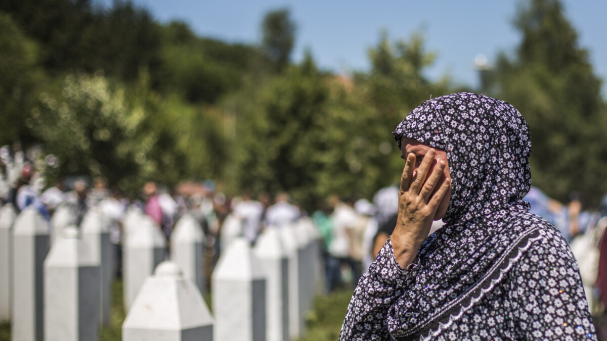 Serbien tiltaler otte for deres rolle i Srebrenica-massakre | Udland | DR