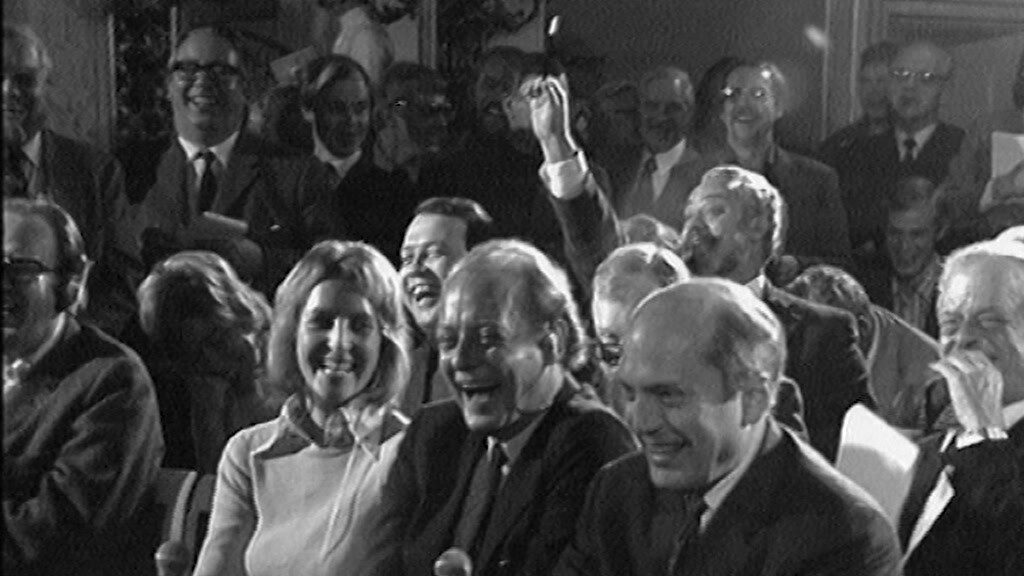 VIDEO 1970'ernes mest overraskende pressemøde: Jens Otto Krag på slap ...