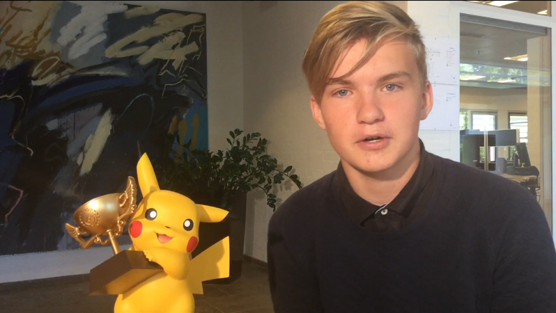 15-årig fynbo er verdens bedste til at spille Pokémon-kort | Fyn | DR